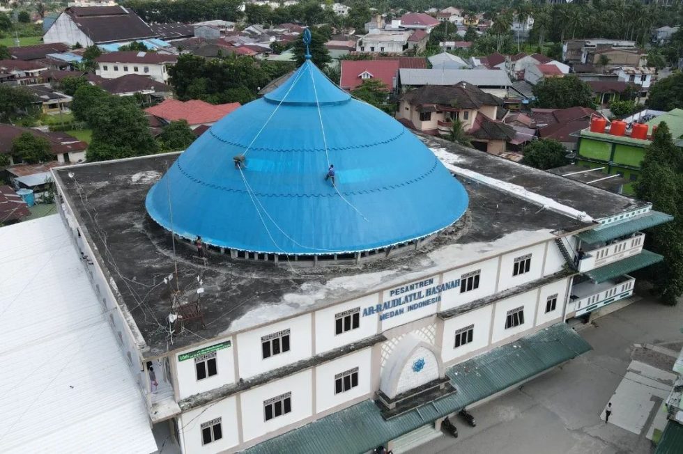 Peremajaan Warna Kubah Masjid | Ar-Raudlatul Hasanah
